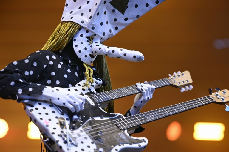 Polka-dots and hypnotic riffs fuel viral duo Angine de Poitrine