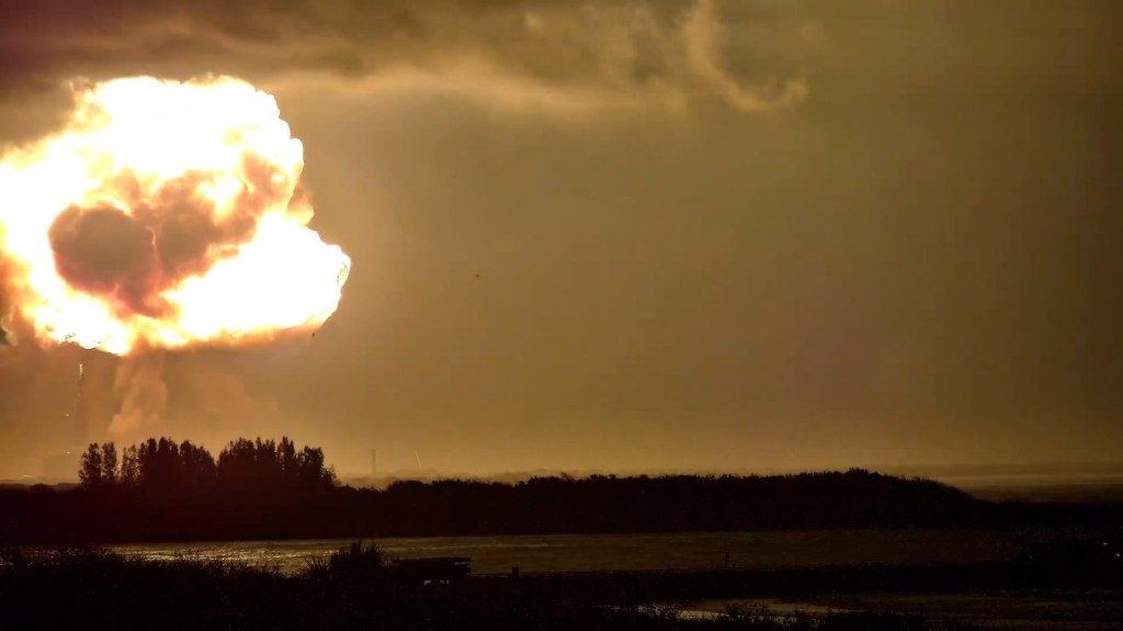 Jeff Bezos’s Blue Origin rocket explodes into giant fireball during ...