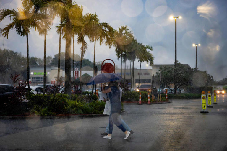 Tropical downpours ramp up flash flood threat across Florida, Southeast ...