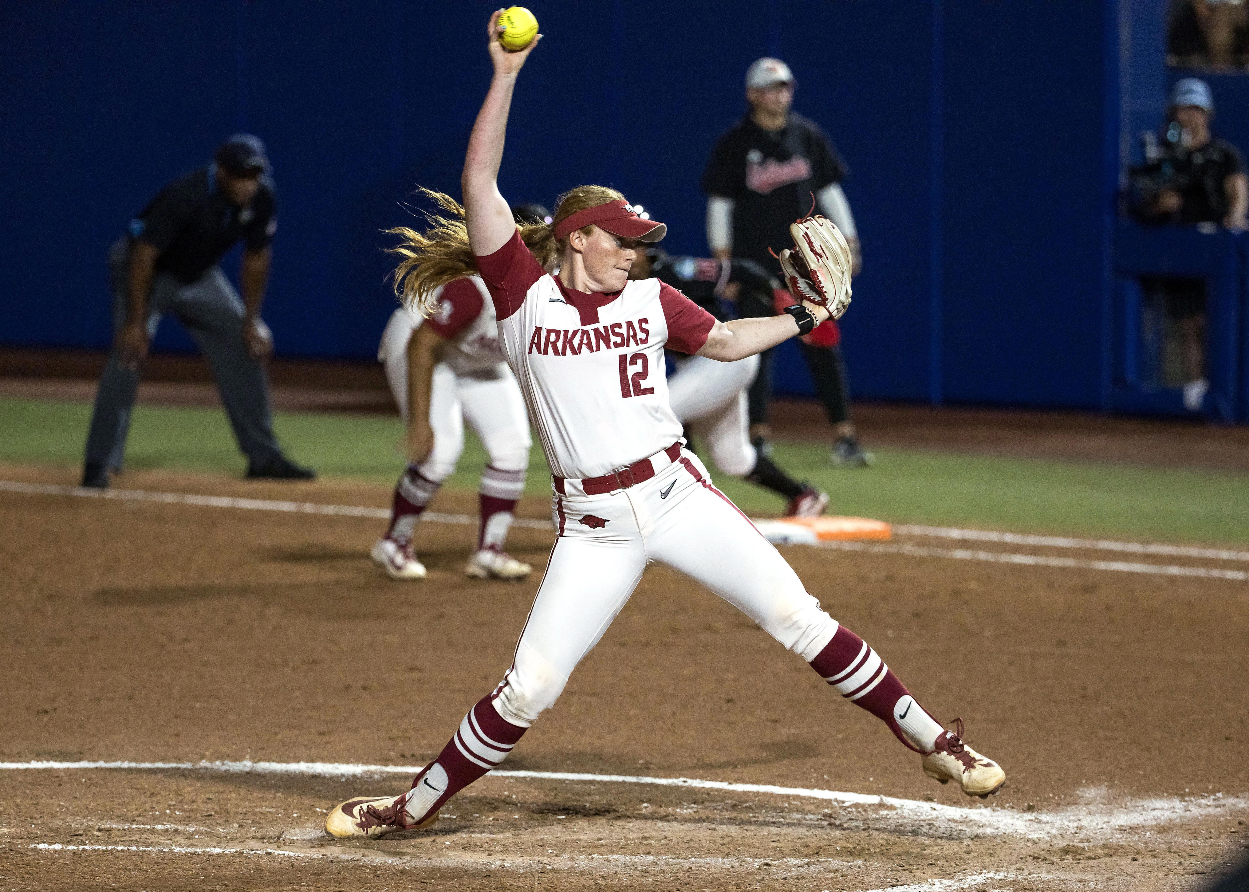 Arkansas softball vs UCLA in WCWS elimination round: Bruins strike with ...