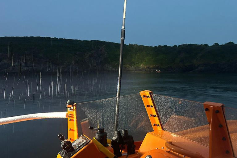 Dramatic images show Anglesey RNLI rescue in 'truly biblical' lightning ...
