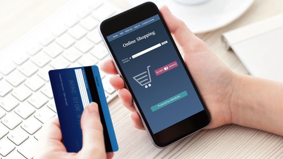 5 smart credit card hacks to save money and maintain a healthy credit score