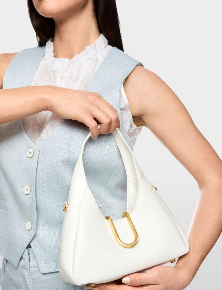 21 work outfit essentials for women over 40: Go to work in style ...