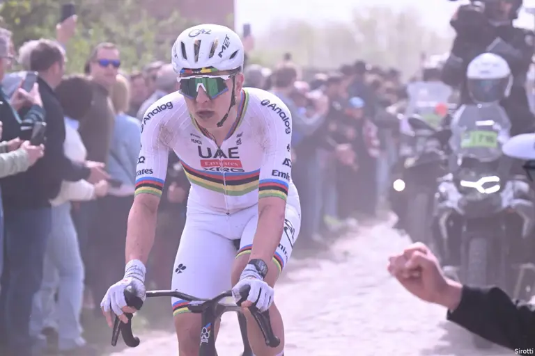 Ploegleiders trekken aan bel na nieuw heikel motor-moment Giro ...