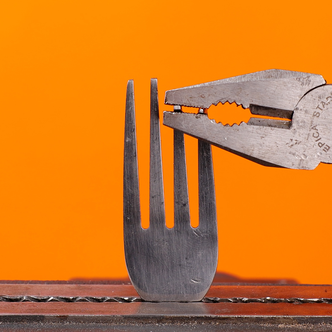 Genius idea for an improvised door lock using a fork! 🙌