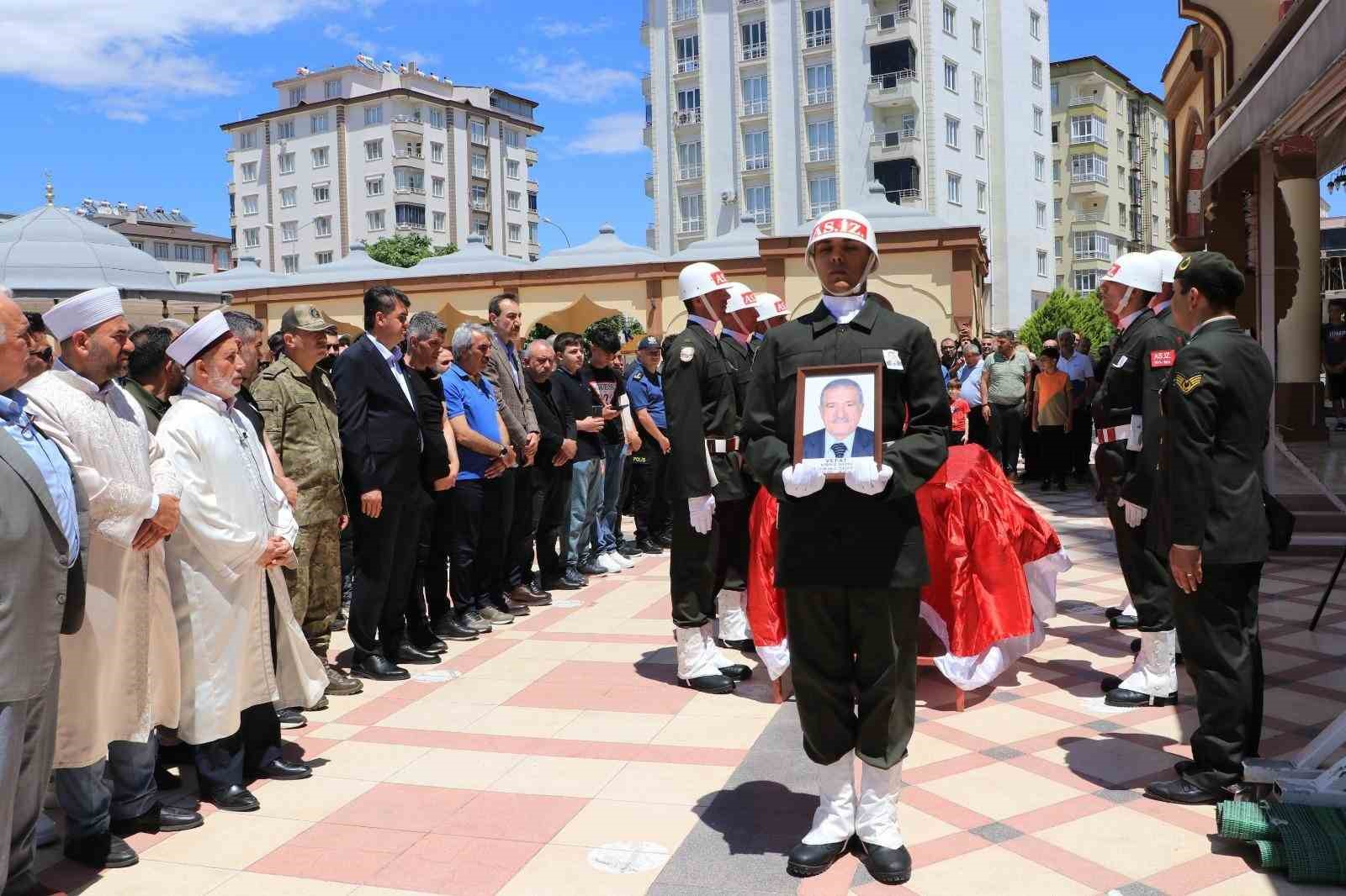 Kıbrıs gazisi İbrahim Halil Tüfekçiyaşar son yolculuğuna uğurlandı