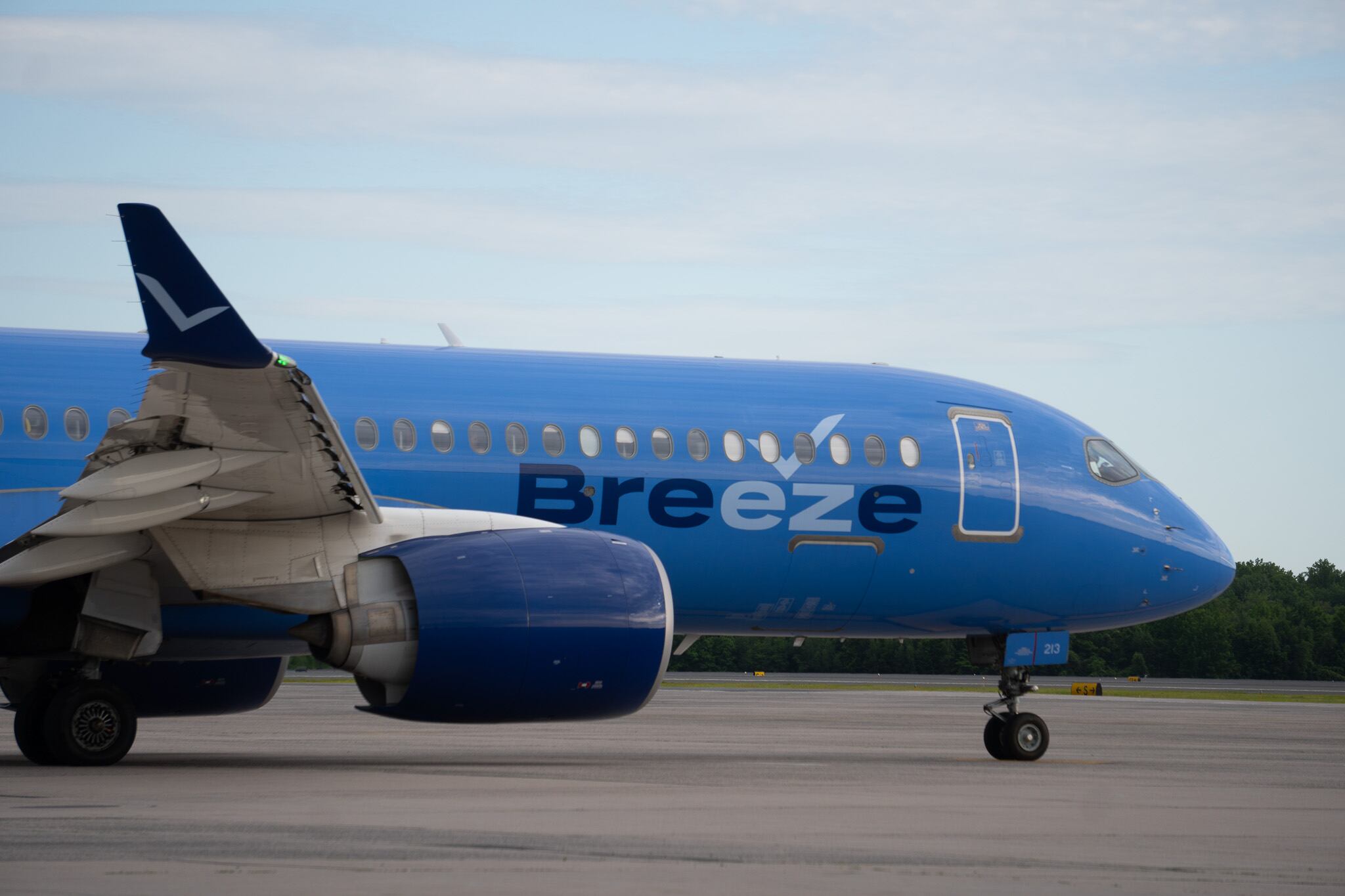Breeze launches nonstop service from Bradley to Louisville