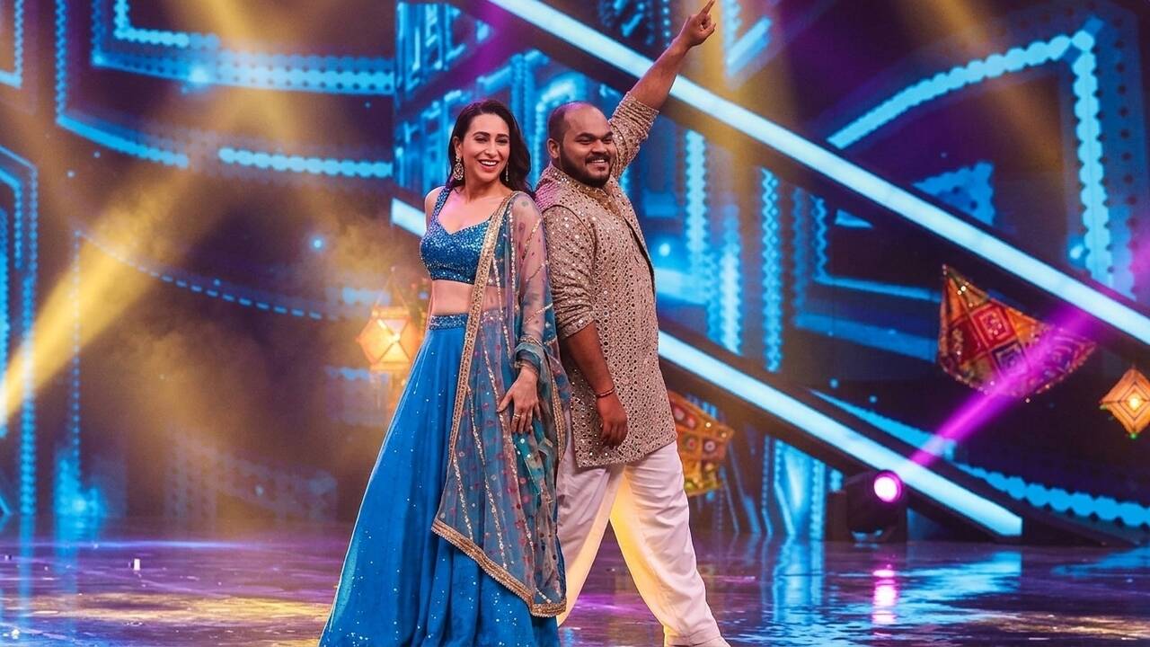 Karisma Kapoor performs to her famous track 'Sona Kitna' alongside ...