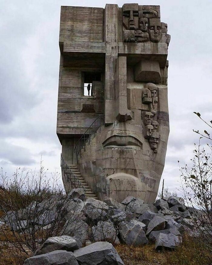 27 pics that perfectly sum up brutalist architecture
