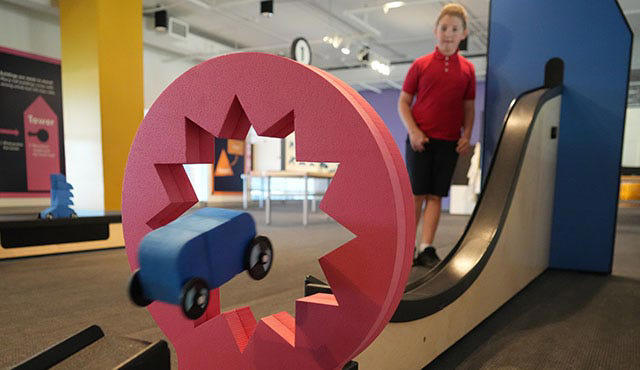 Traveling Mobilab lets Discovery World kids design and test vehicles