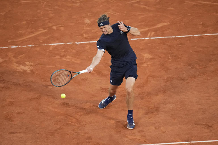 Who remains in French Open contention after Sinner and Djokovic defeated?