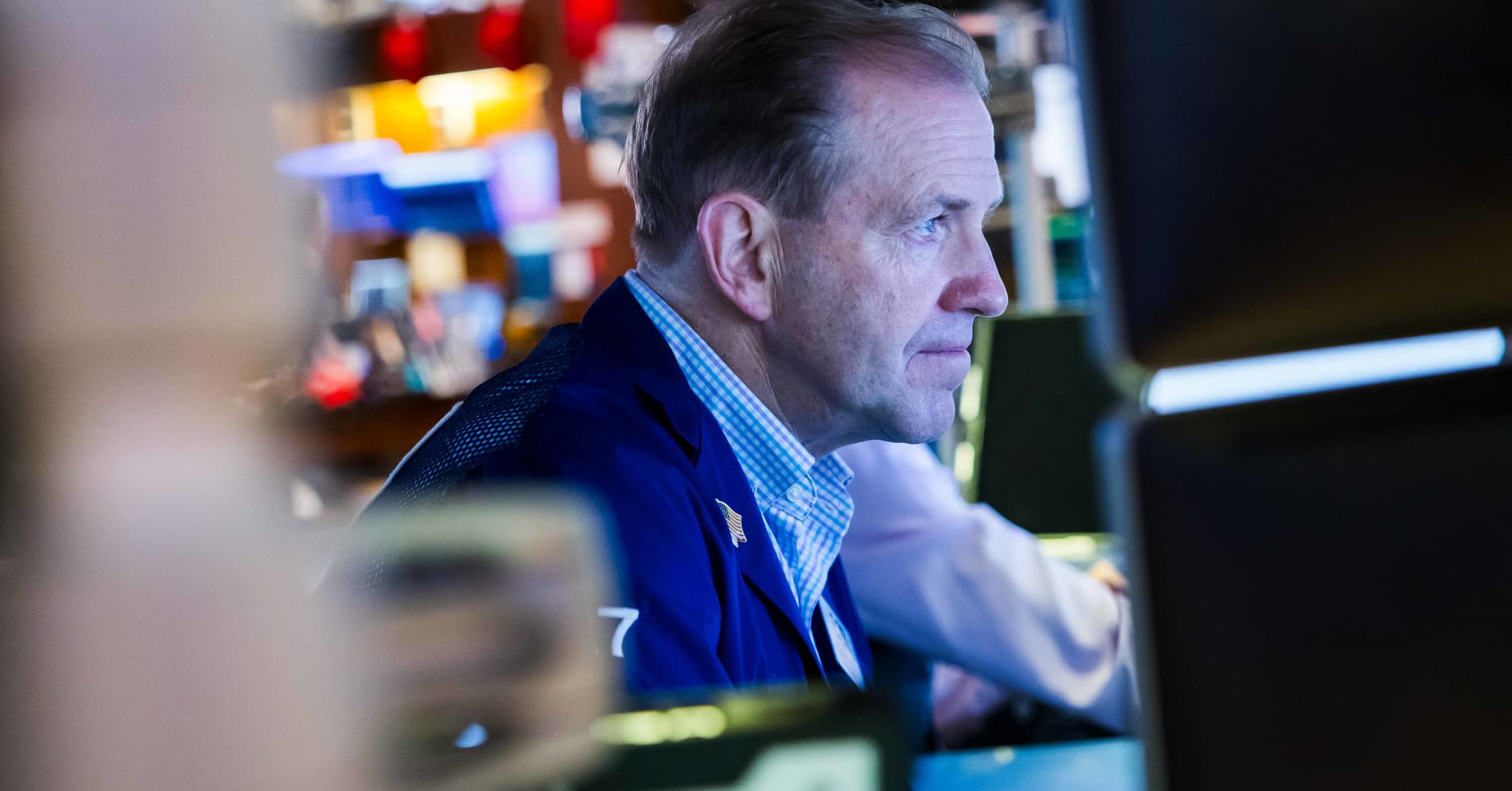 There's a record disconnect unfolding in the trading pits right now