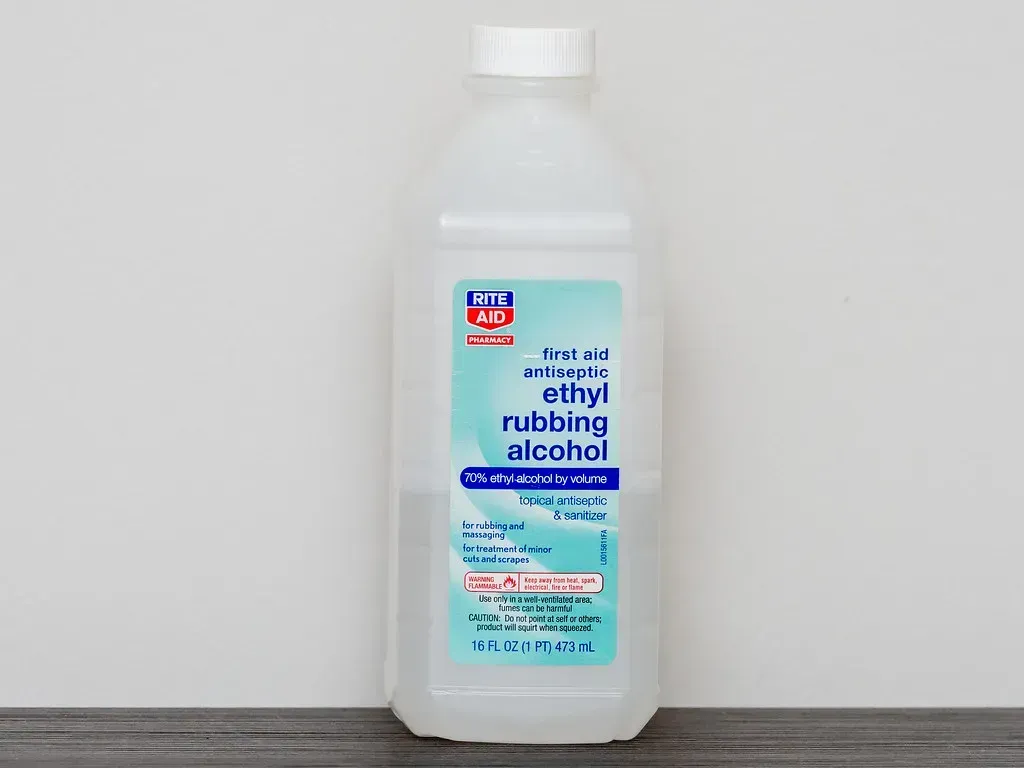 A professional housekeeper shares 6 cleaning products you should never mix