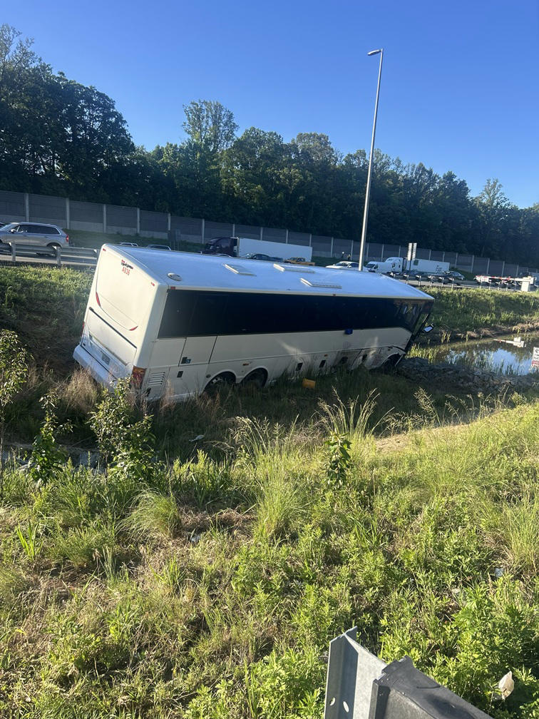 At least 5 dead after crash involving bus, 6 vehicles on I-95 in ...