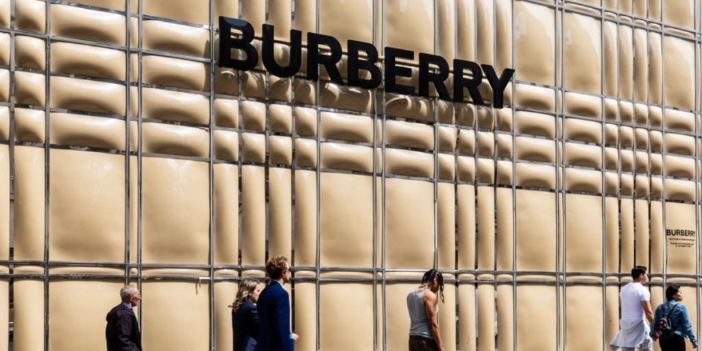 Burberrys vd får jättelön när klimatmålen skjuts upp
