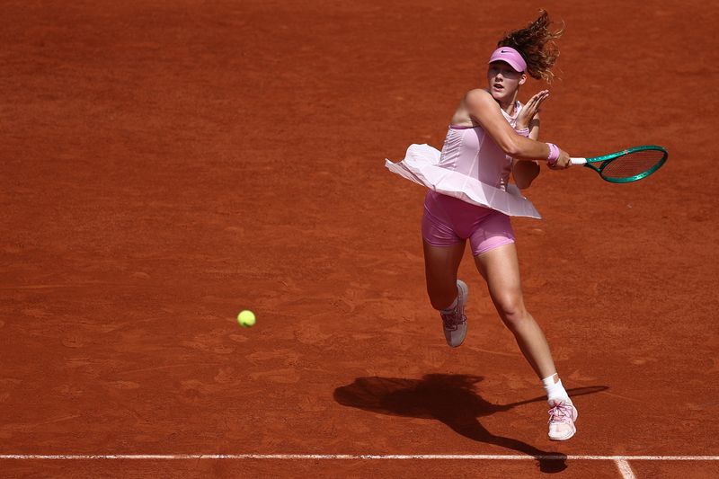 Tennis-teenager Andreeva downs Bouzkova for French Open fourth round spot