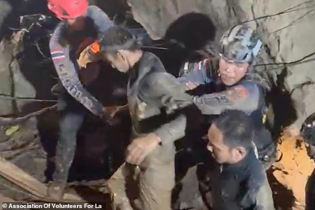 Astonishing moment specialist divers rescue first of seven men trapped ...
