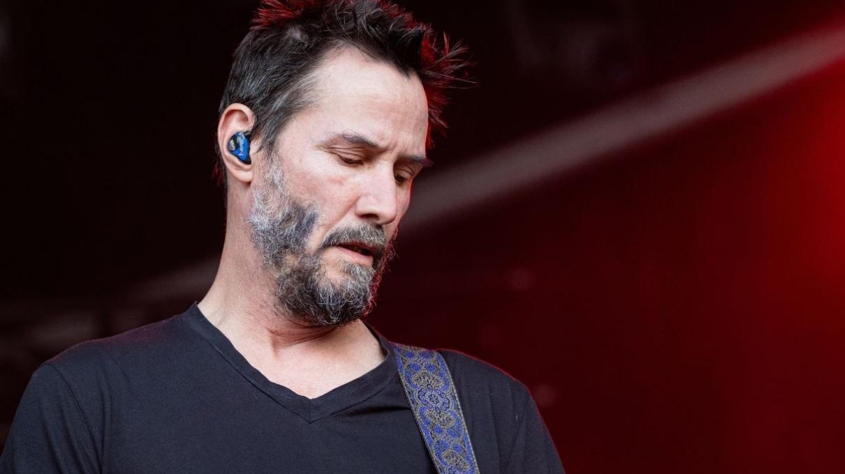 ¿Lealtad o error? Keanu Reeves pide “misericordia” para el director ...