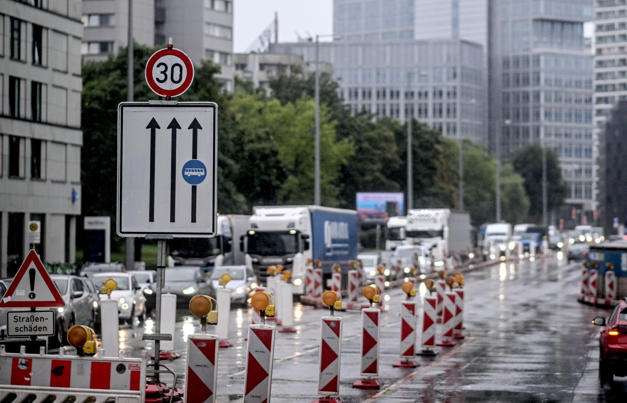 Stau am Bau? - Neue Schilder sollen besser informieren