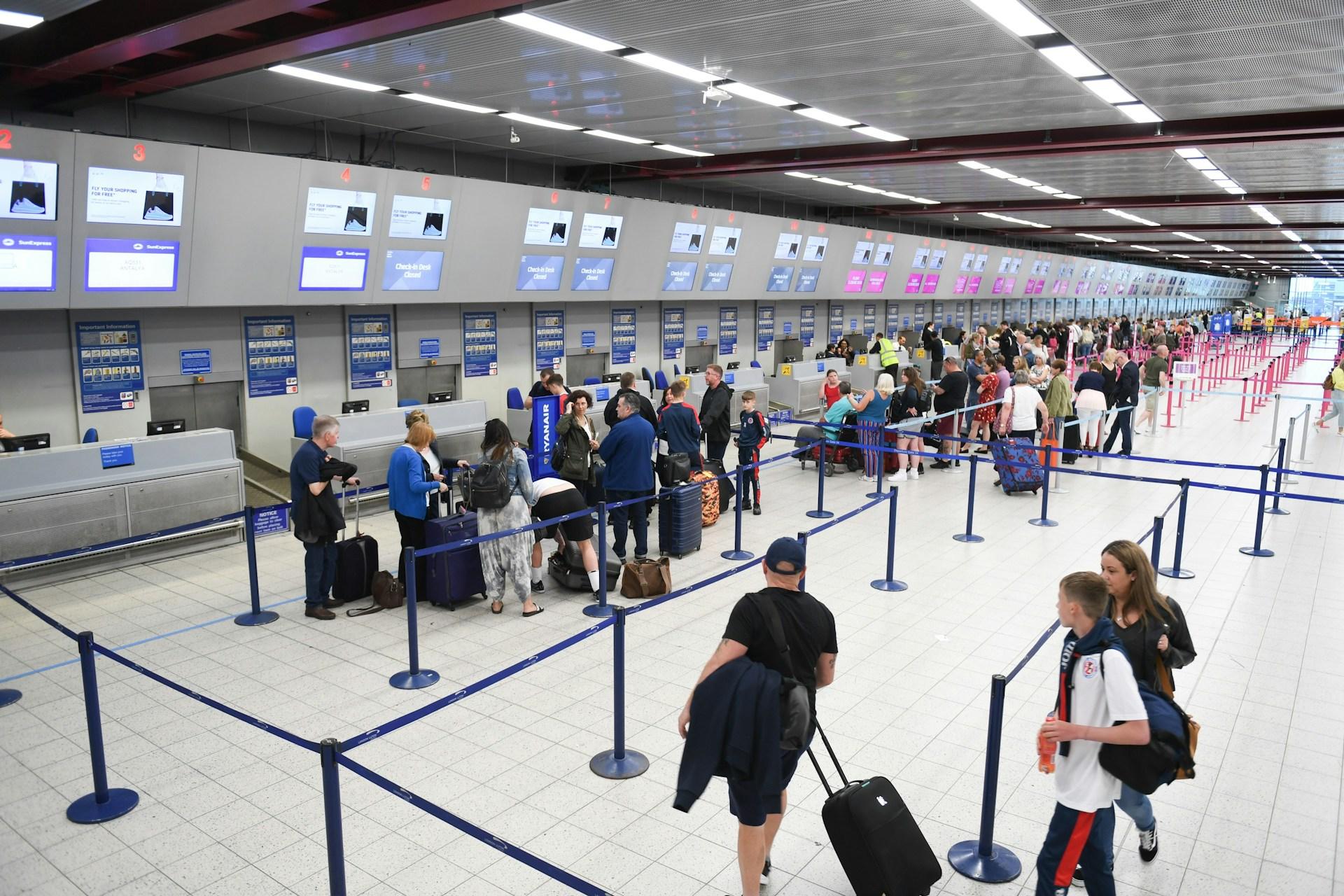 12 items that confuse airport X-ray scanners (from leaded crystal to ...