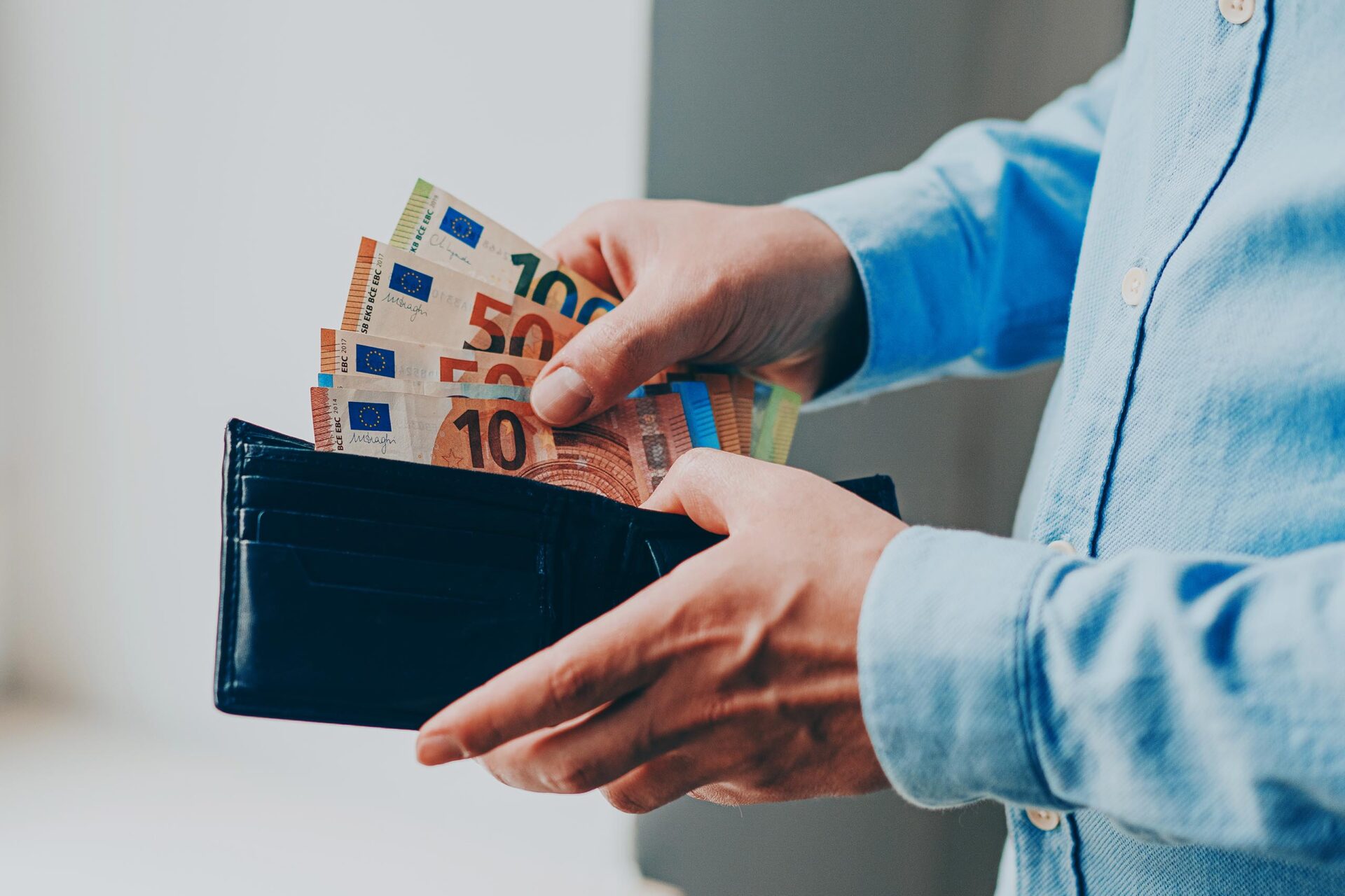 Differences in income from a gross salary of 100,000 euros in each ...