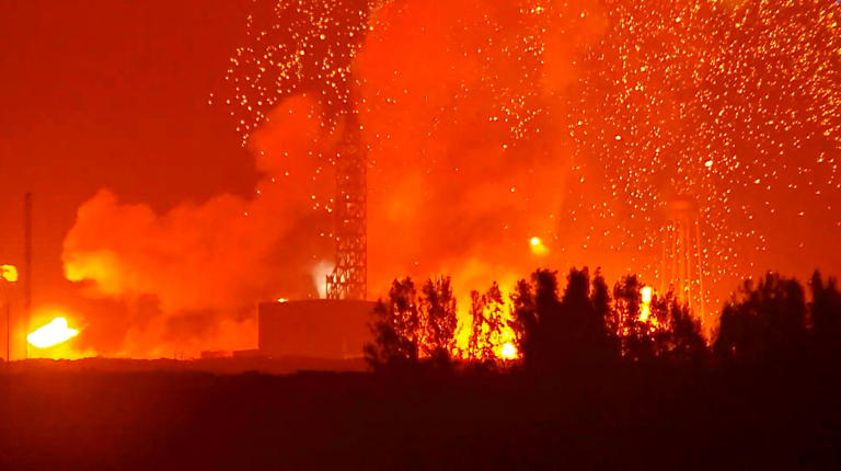 Blue Origin's New Glenn rocket exploded in a huge fireball during a ...