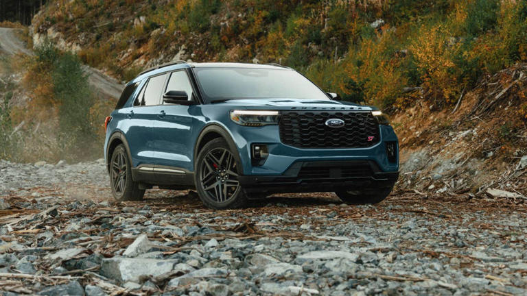 2026 Ford Explorer vs 2026 Chevrolet Traverse: Which is most reliable?