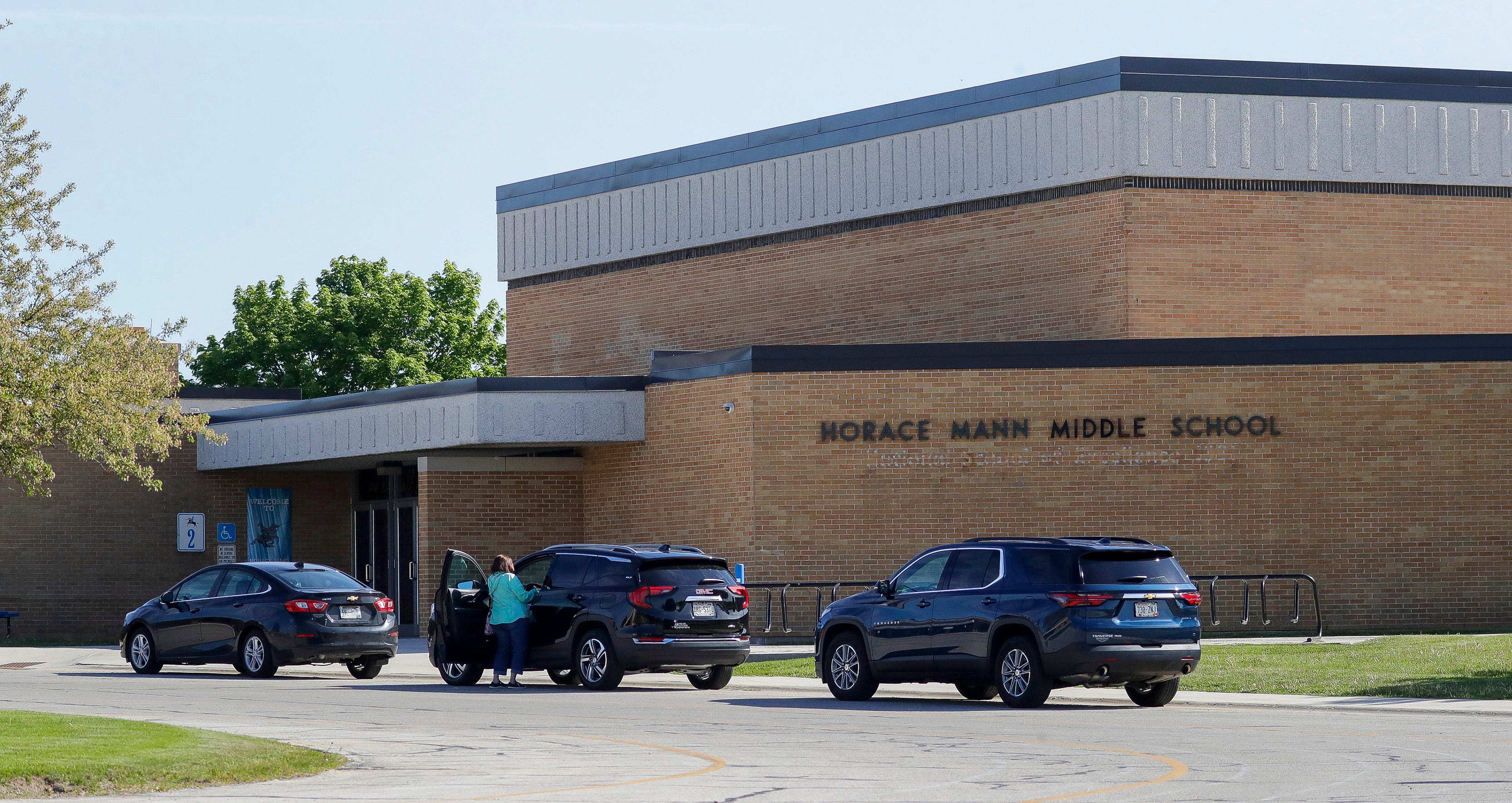 Fatal bicycle crash closes Horace Mann Middle School