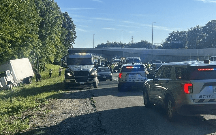 At least 5 dead after crash involving bus, 6 vehicles on I-95 in ...