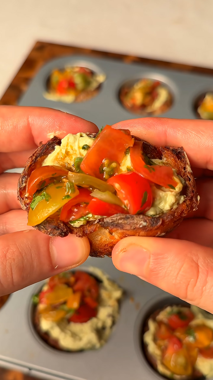 Crispy potato cups with pesto cream cheese and fresh bruschetta