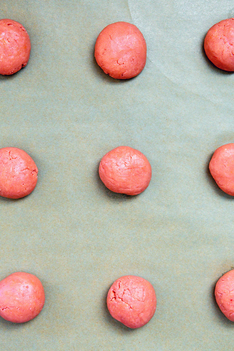 Strawberry cake mix cookies