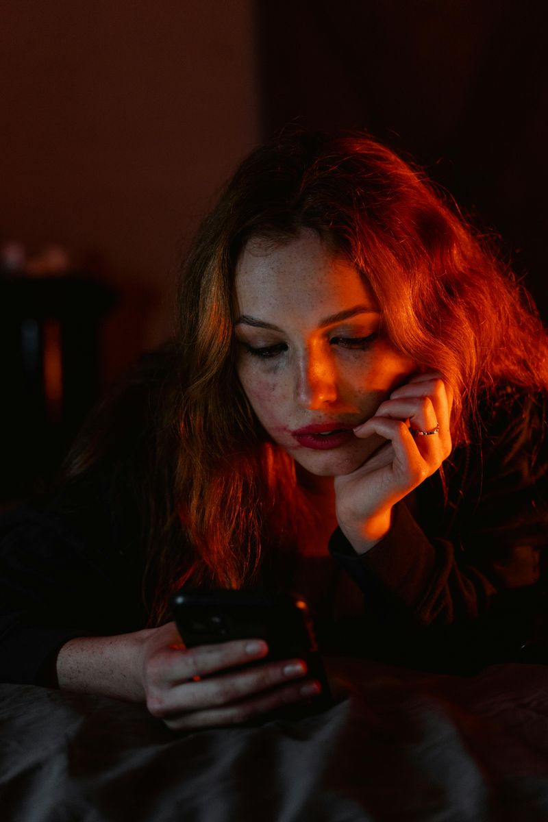 13 signs your relationship is running on the bare minimum