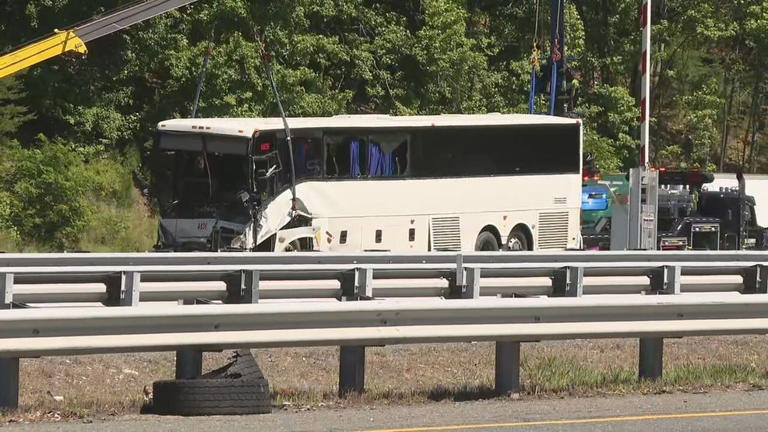 5 dead, including 2 kids, 44 hurt after bus hits multiple vehicles on I ...