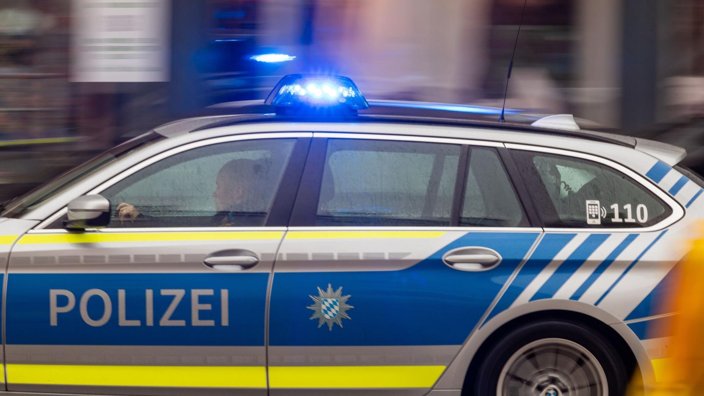 Kran fällt in Unterfranken auf Wohnhäuser
