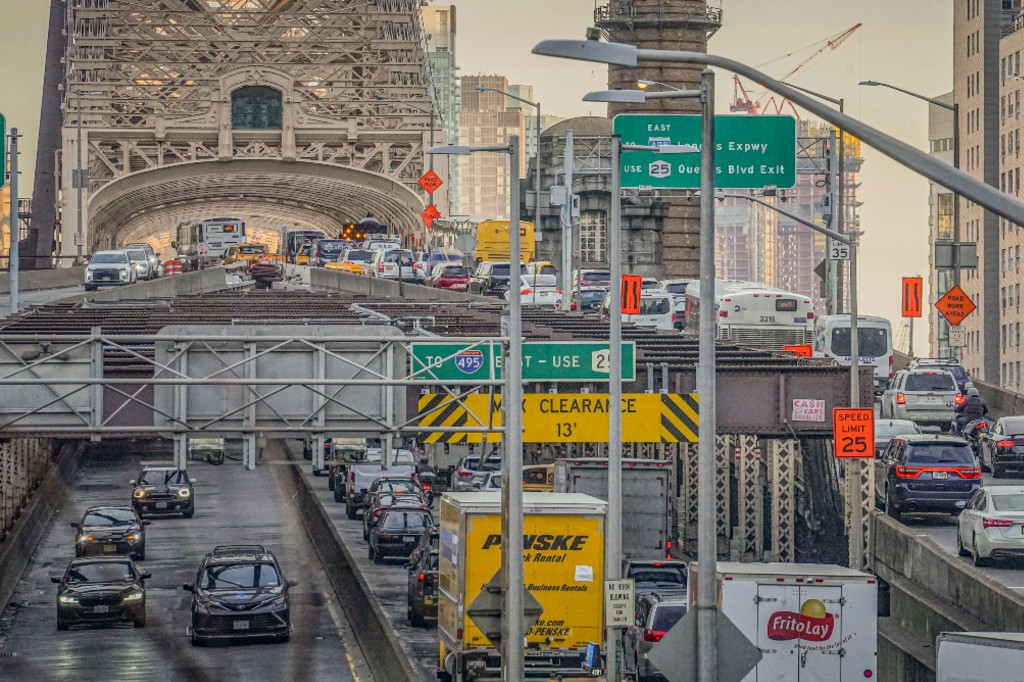 2 dead in head-on scooter, bicycle crash on New York bridge