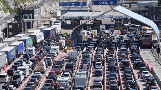 20-mile diversion or five-hour queue: New Dover EES farce for UK ...