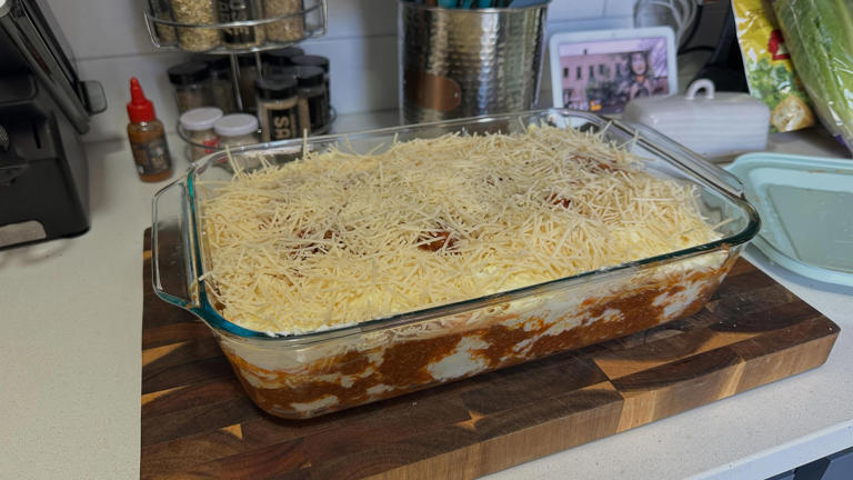 Man made lasagna for 12 guests and none of them showed. The internet ...