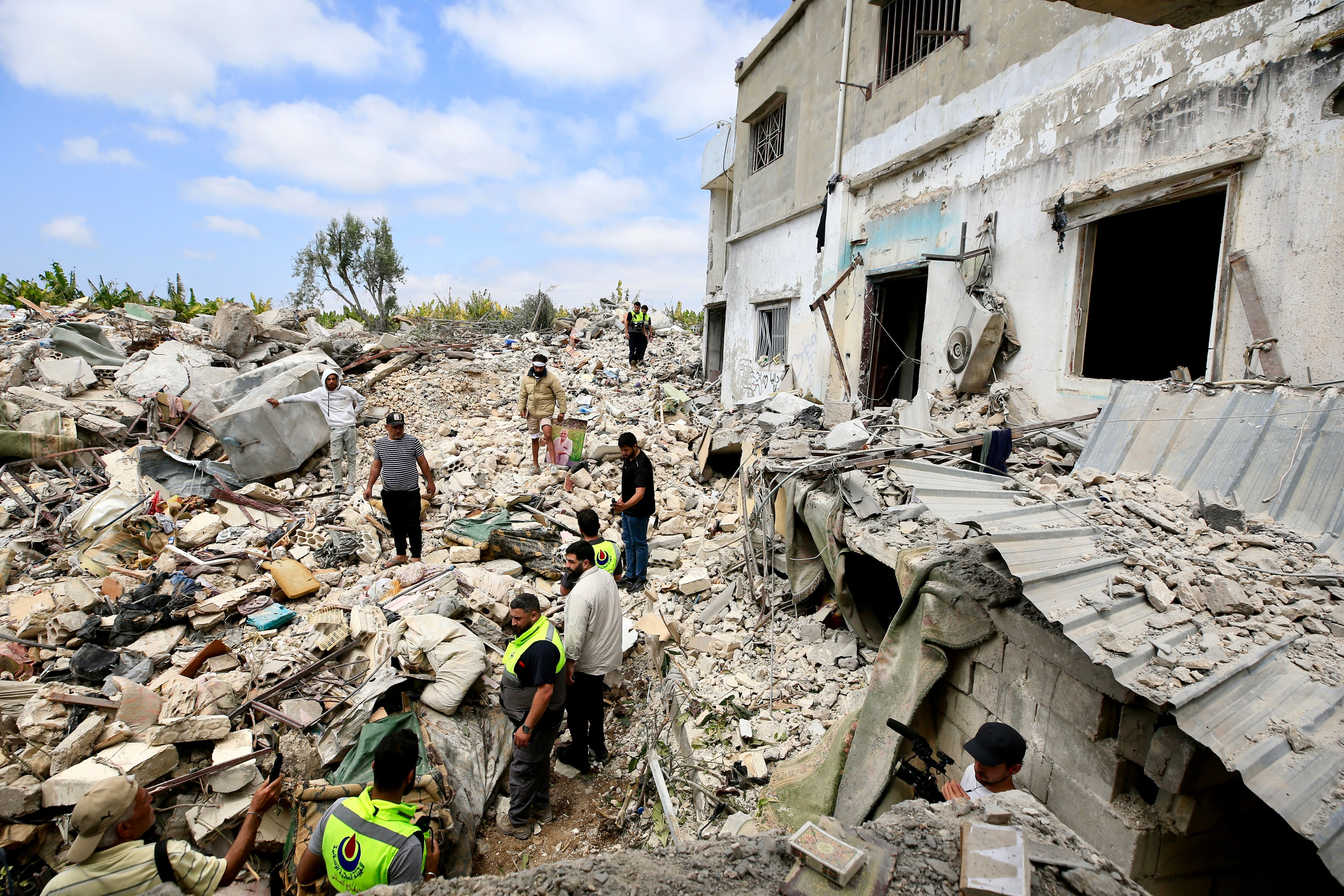 Netanyahu resumes Beirut bombings, kills Hamas leader as Gaza campaign ...
