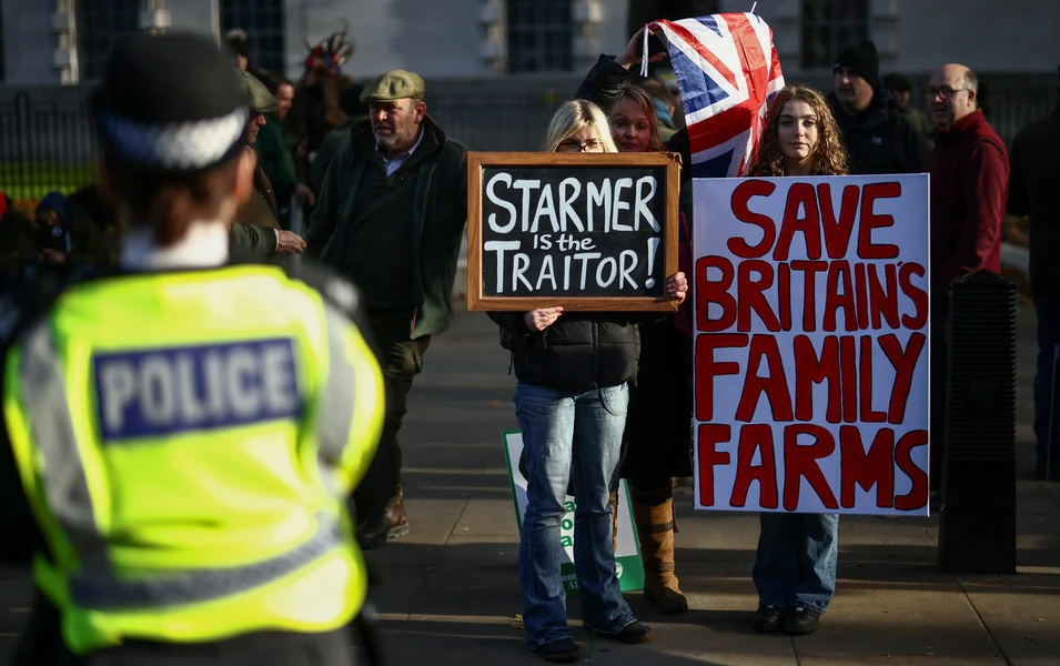 Clarkson burns Starmer effigy in protest over farm tax