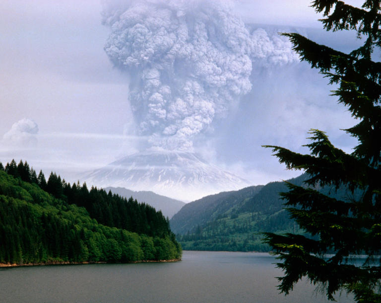 USA’s deadliest volcano could obliterate towns home to 60,000 without ...
