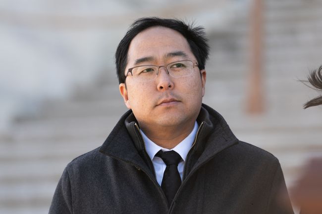 US senator pepper-sprayed during protest at ICE detainment facility