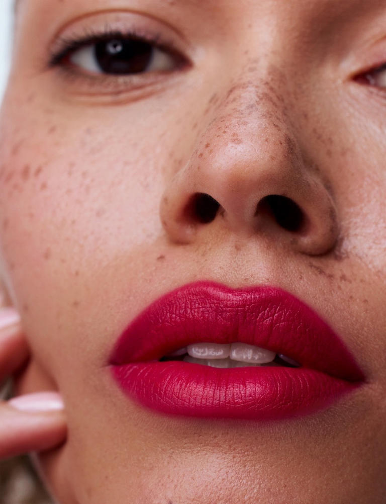 Why all the cool girls are wearing pink make-up