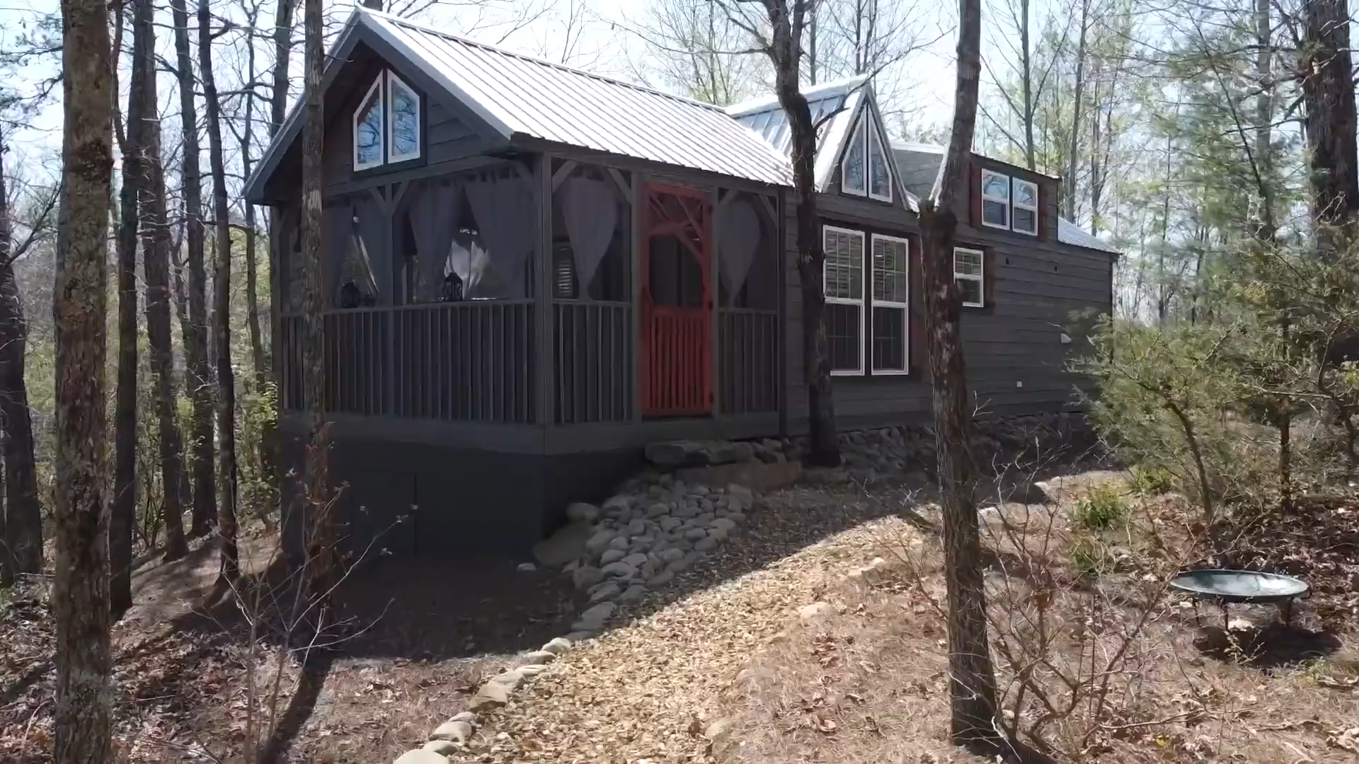 Jacob’s Ladder tiny home on a wooded Lookout Mountain lot in Menlo, Georgia