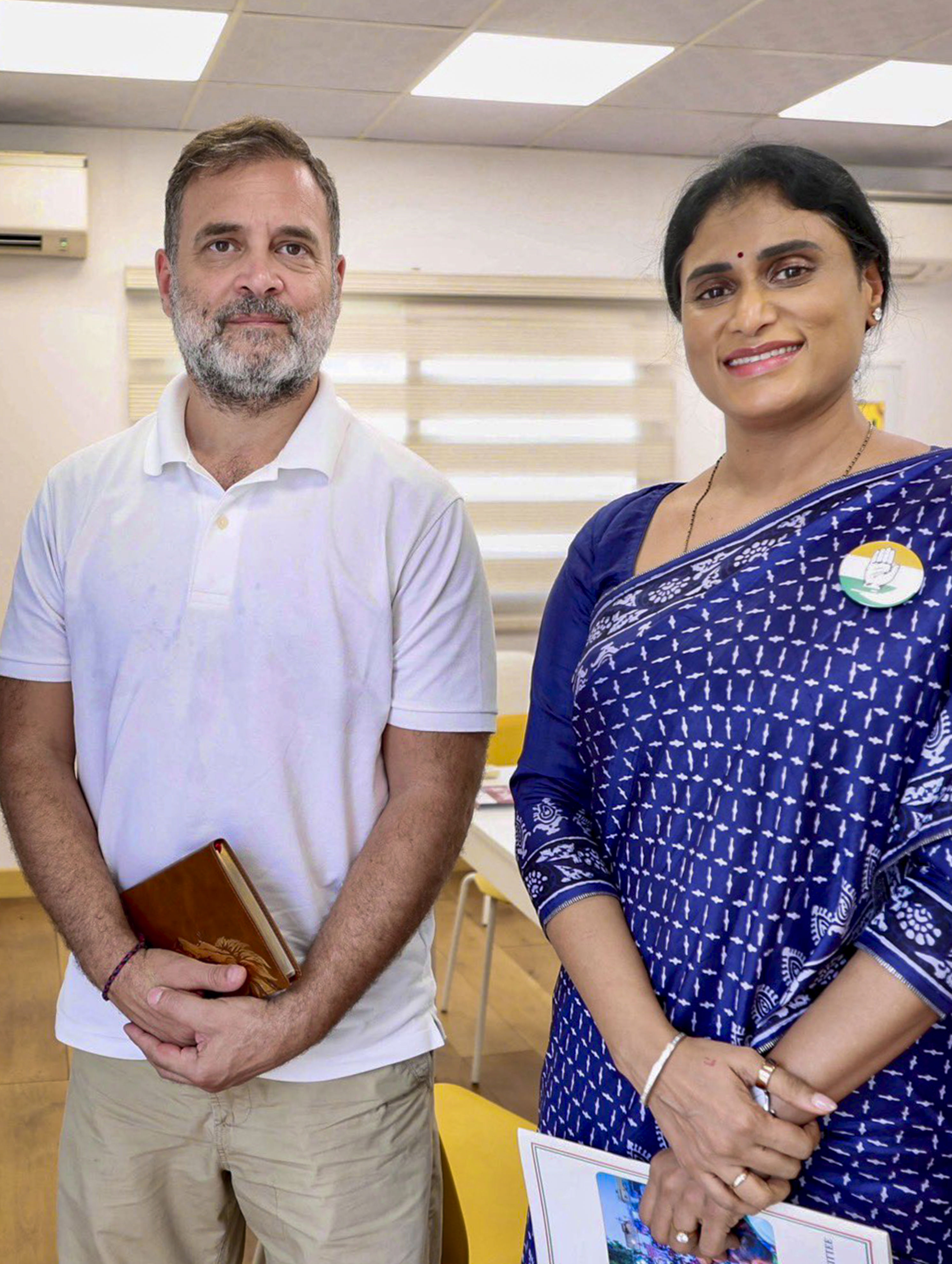 Andhra Cong chief Sharmila meets Rahul, Kharge