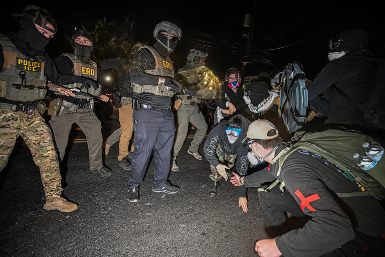 Broken fingers and busted cameras: Photojournalists say ICE targeted ...