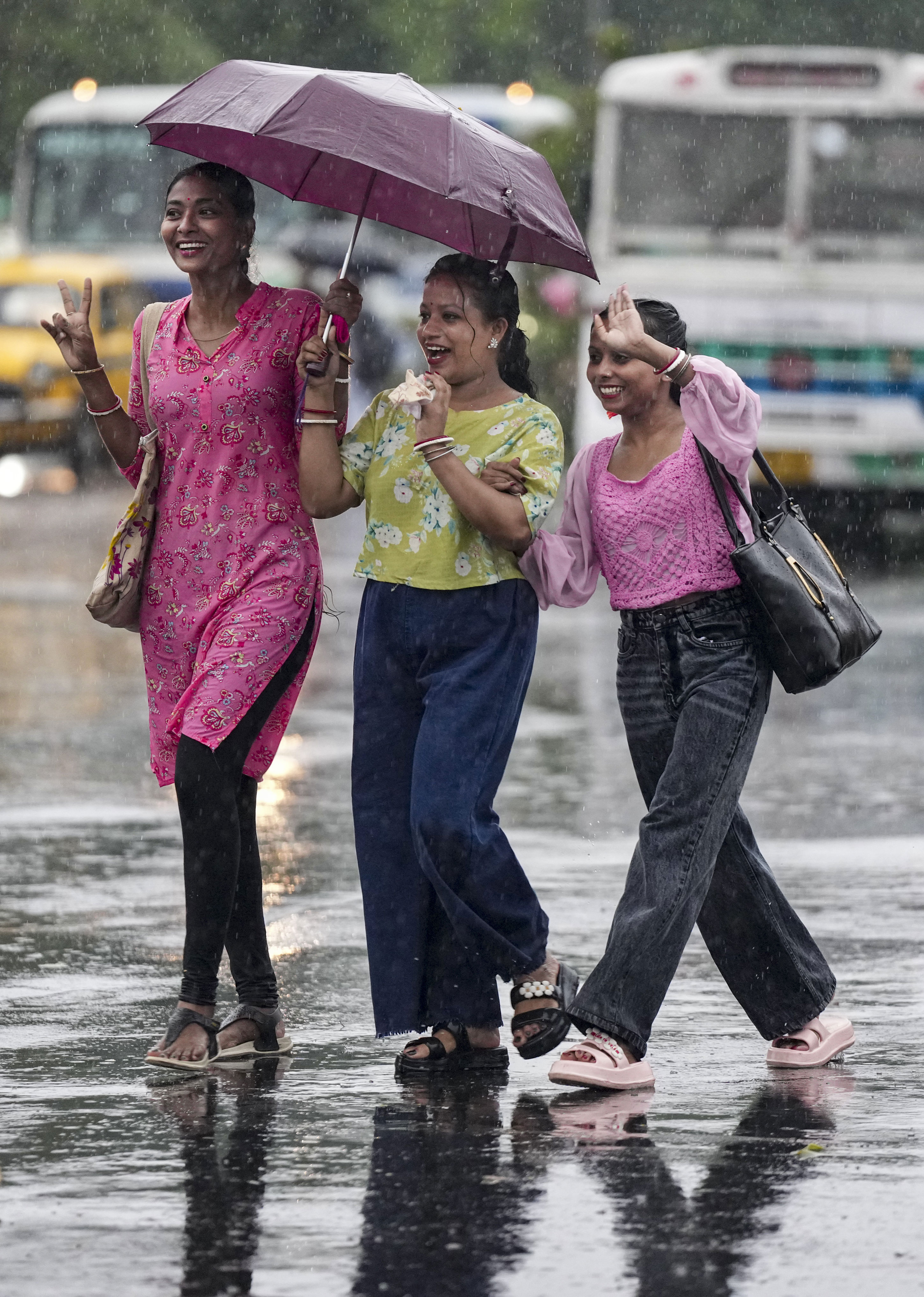 7 dead after heavy rain with thunderstorms lash Kolkata, south Bengal