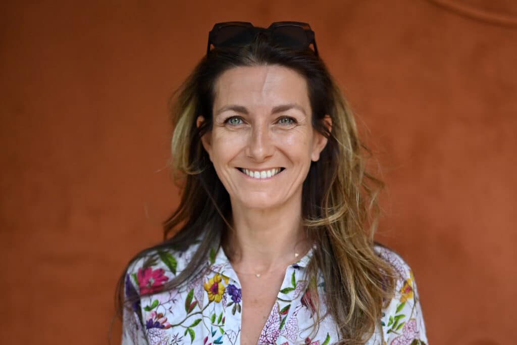 Anne-Claire Coudray, une maman « gênante » : elle en fait « baver » à ...