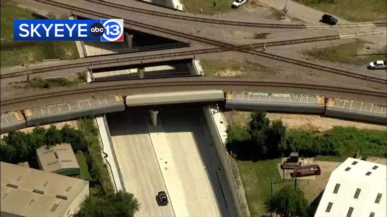 SkyEye13 shows 11 train cars off tracks in aftermath of train ...