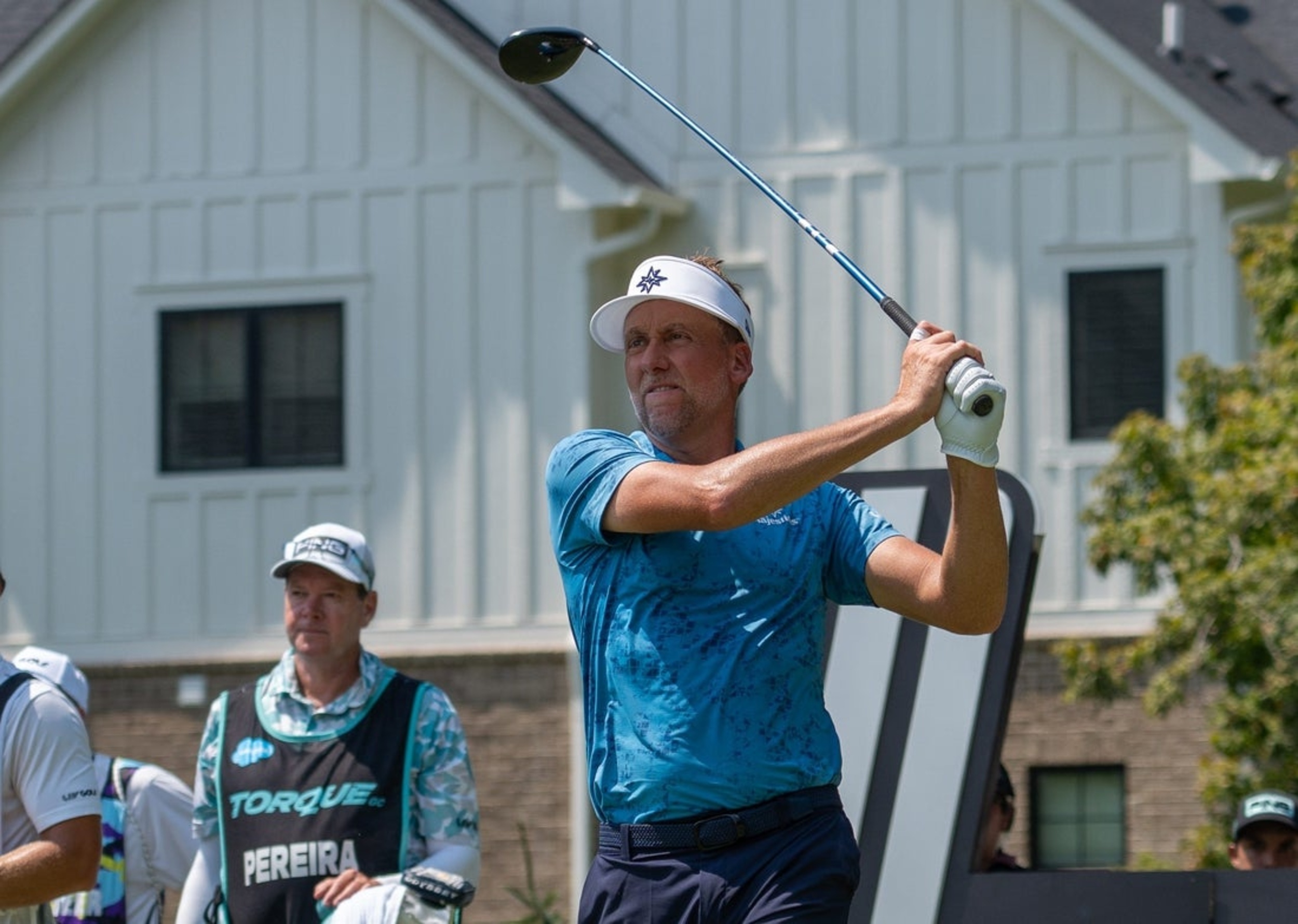 Ian Poulter plays on torn meniscus, surgery set for September