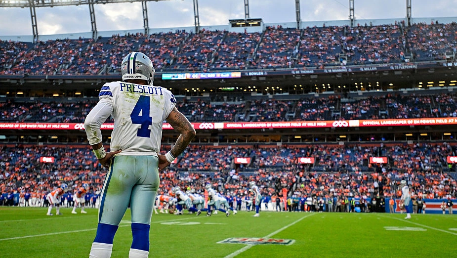Dak Prescott becomes first Cowboy to win PFWA award